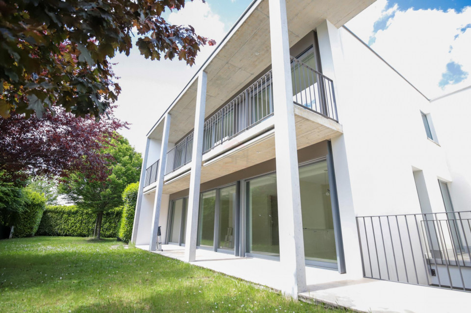 Maison contemporaine de 7.5 pièces proche du centre de Vésenaz 266 m2 à ...